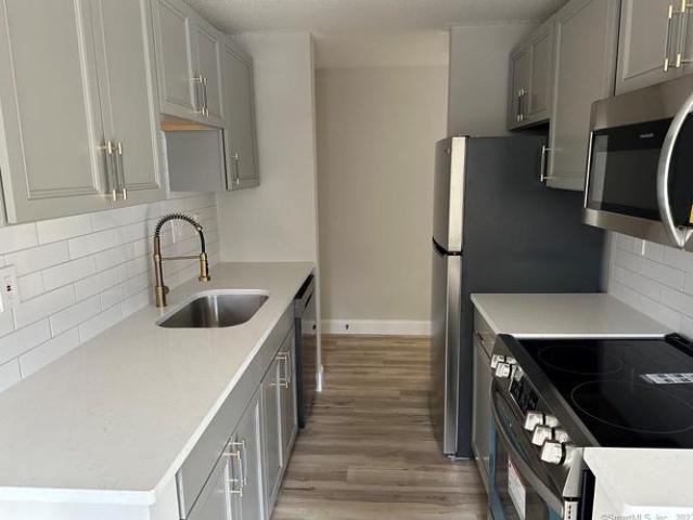 45 Jefferson Rd #2 11, Branford, CT 06405