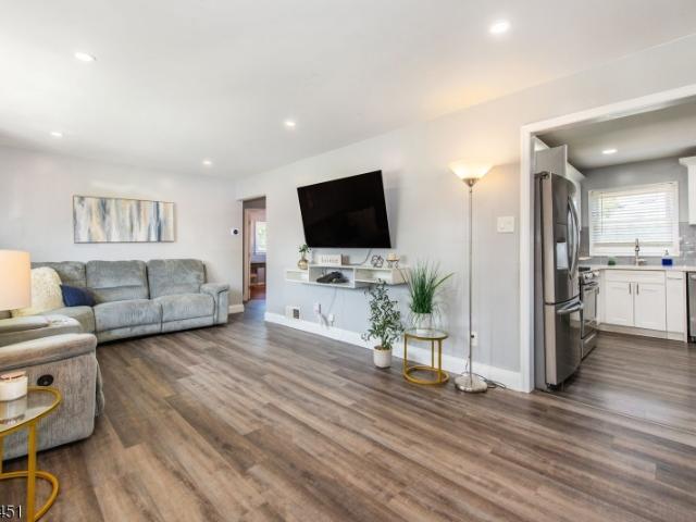45 Karen Dr