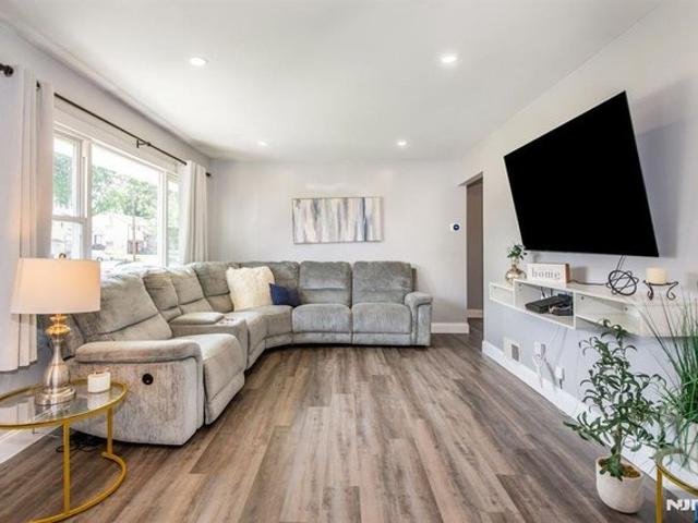 45 Karen Dr, Clifton, NJ 07013