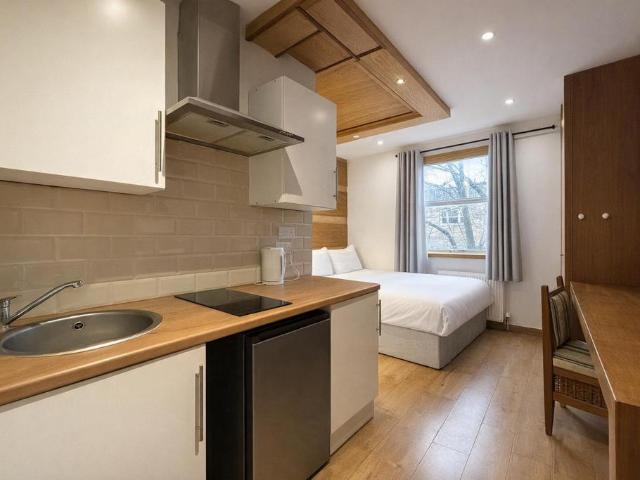 45 Kempsford Gardens, Earls Court SW5 Studio to rent £1,600 pcm £369 pw