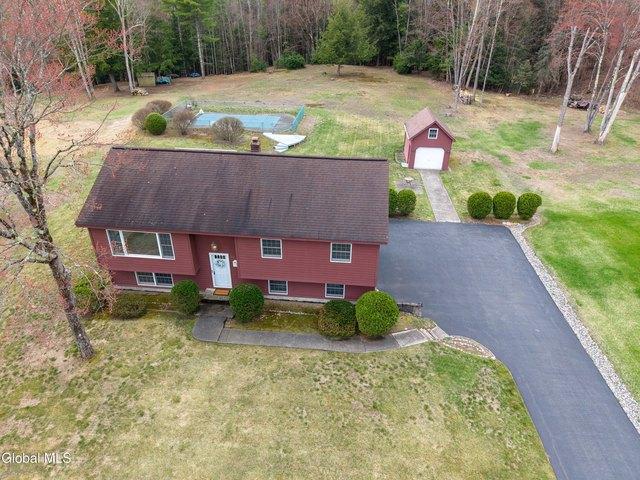 45 Laurel Ln, Queensbury, NY 12804