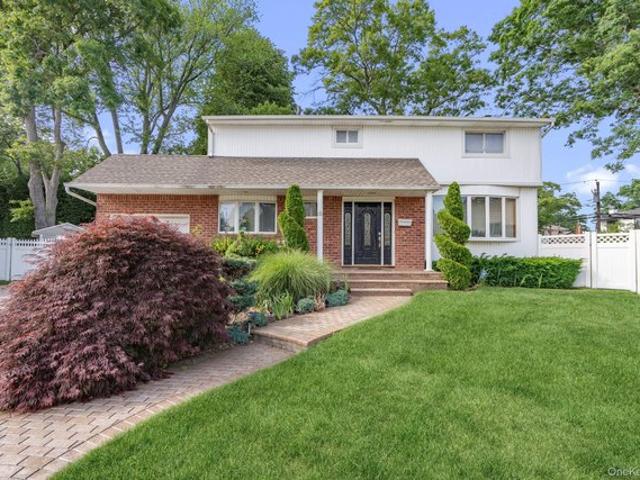 45 Mildred Ct, Plainview, NY 11803