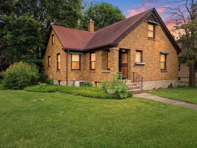 45 N Aldine St, Elgin, IL 60123