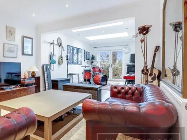 45 Oakdene Park, London, N3 1EU, United Kingdom | 5 bed duplex for rent #165779512 | Rentberry