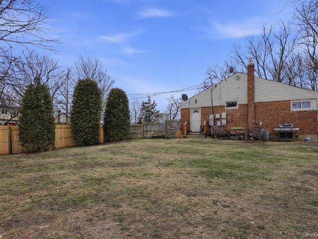 45 Oakley Dr, Huntington Station, NY 11746 | MLS #961285