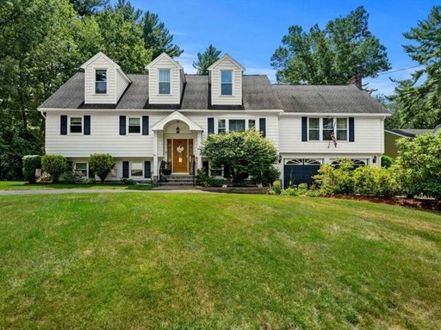 45 Oxford Rd, Tewksbury, MA 01876