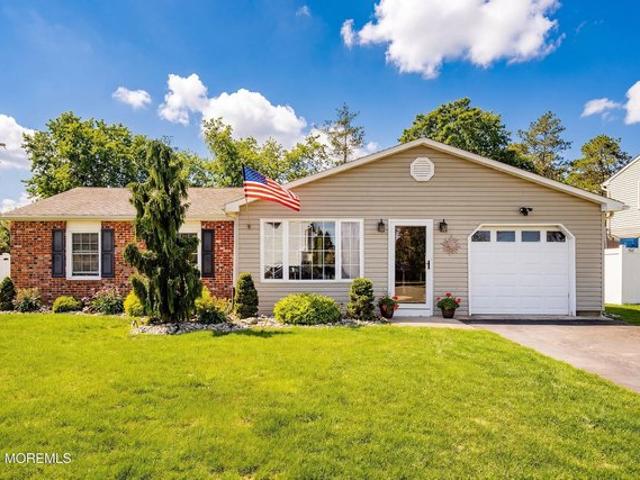 45 Pine Needle St, Howell, NJ 07731