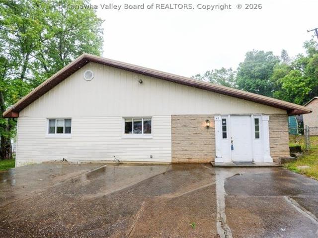 45 Pioneer Ln, Charleston, WV 25312