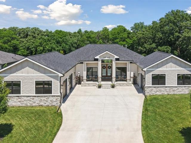 45 Prairie Bluff Dr, Waukee, IA 50263
