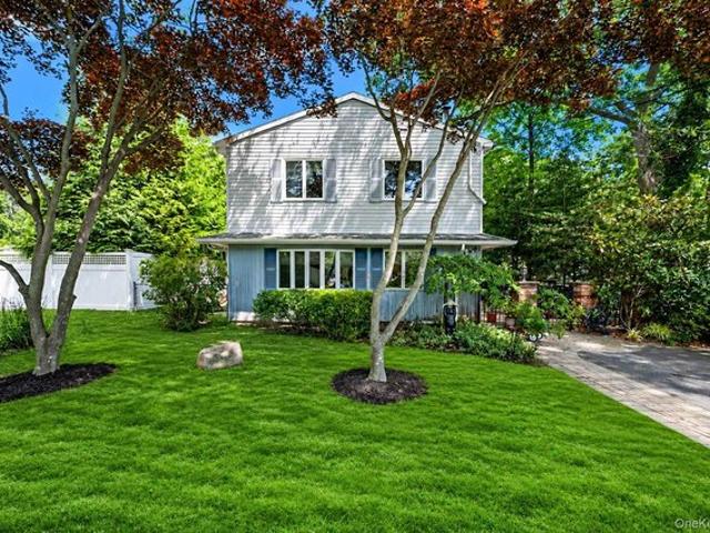 45 Reeves Rd, Center Moriches, NY 11934