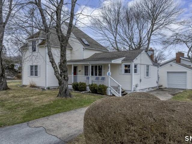 45 Ridgewood Ave, Waterford, CT 06385