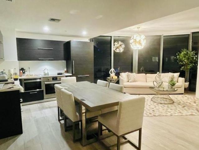 45 SW 9th St #2201 Miami, FL 33130