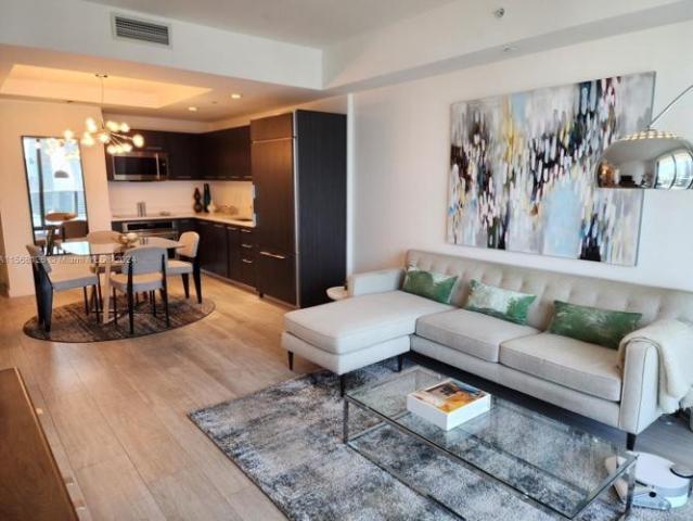45 SW 9th St #2504, Miami, FL 33130