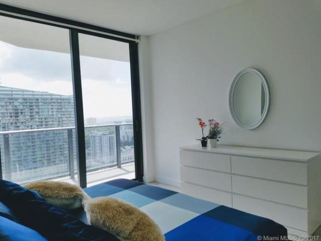 45 SW 9th St #3005 Miami, FL 33130