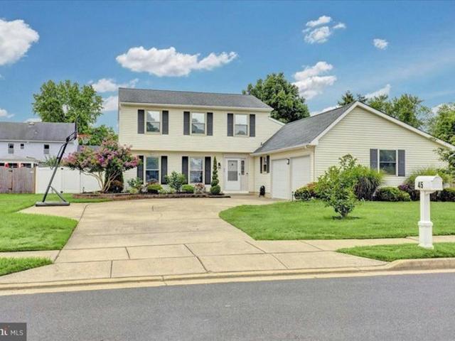 45 Stratford Ln, Mount Laurel, NJ 08054