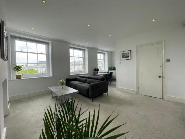 45 Sussex Square, East Sussex BN2 2 bed apartment to rent £1,850 pcm £427 pw