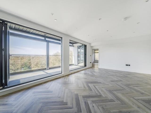 45B Beechcroft Manor, Weybridge, Surrey, KT13