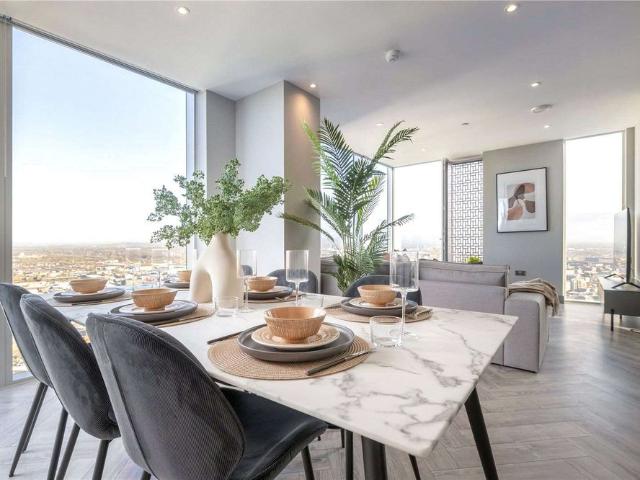 45th Floor Lux apartment with parking included. Beautifully Furnished three double bedroom apartment with world class facilities