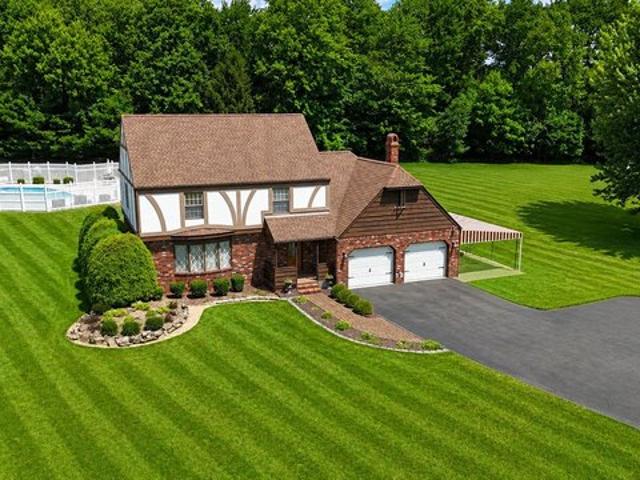 46046 Lori Rd, East Liverpool, OH 43920