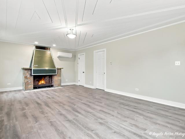 4604 Lakeshore Drive