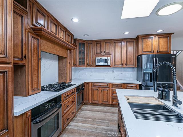 4604 Laurelwood