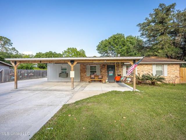 4604 Riley Rd, Ocean Springs, MS 39564