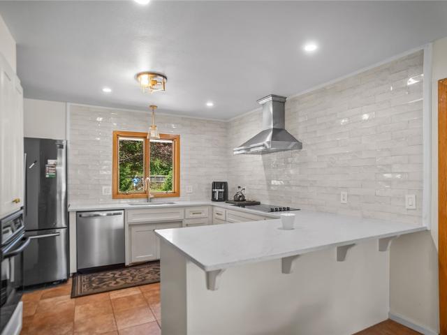 4606 W Centre Court