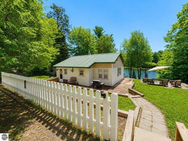 4608 Avery Dr, Traverse City, MI 49696