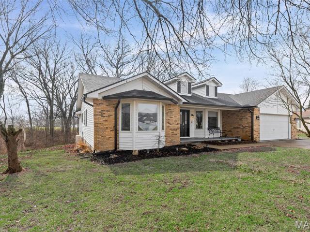 4608 Vandebrook Dr, Waterloo, IL 62298 | MLS #26012 | Compass