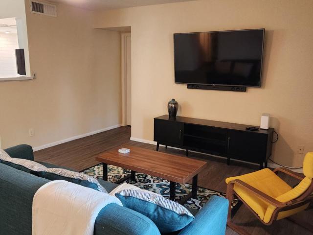 4608 w maryland avenue # 202