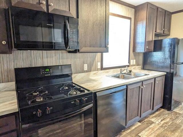 46000 Geddes Rd Trlr 333, Canton, MI 48188
