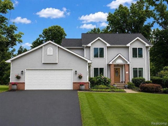 4600 River Hills Ct, Brighton Township, MI 48114