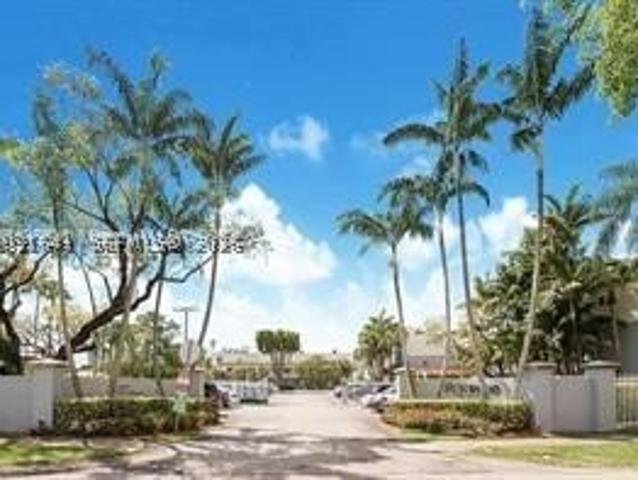 4600 SW 67th Ave Apt 107, Miami, FL 33155