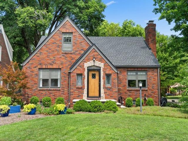 4601 Beaver Crest Dr, Des Moines, IA 50310