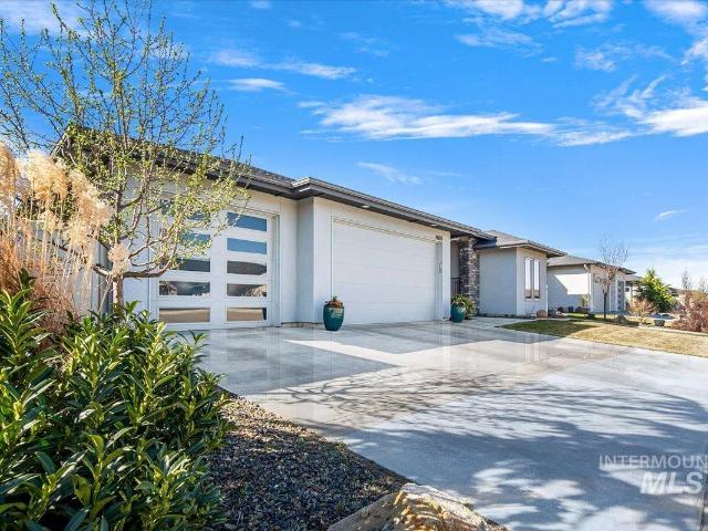 4601 E Copper Point Drive