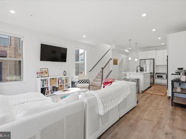 46037 Woodpecker Square