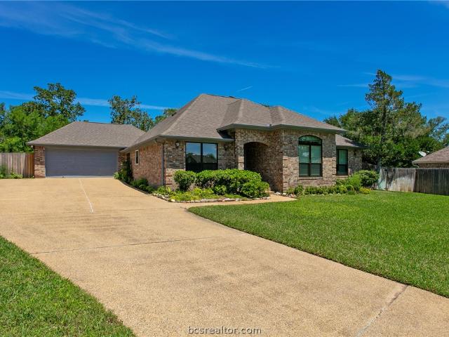 4603 Colonial Cir, College Station, TX 77845 | MLS #26004 | Compass