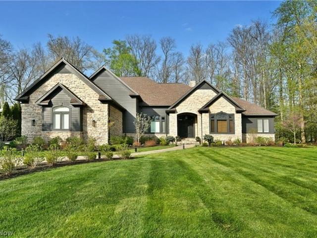 460 Club Dr, Aurora, OH 44202