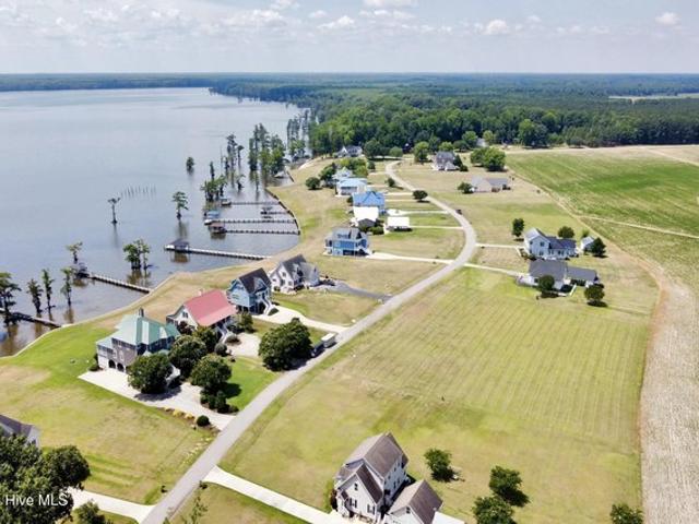 460 Batchelor Bay Dr, Windsor, NC 27983