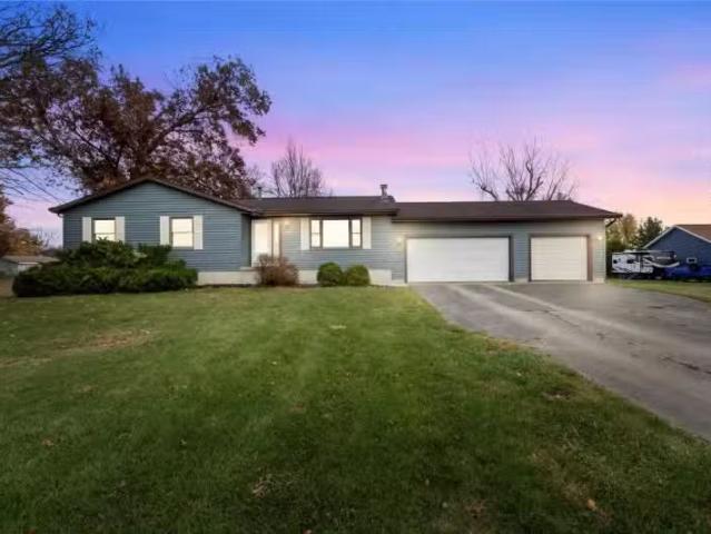 460 BEVERLY ST, ROBINS, IA 52328 Single Family Residence For S.