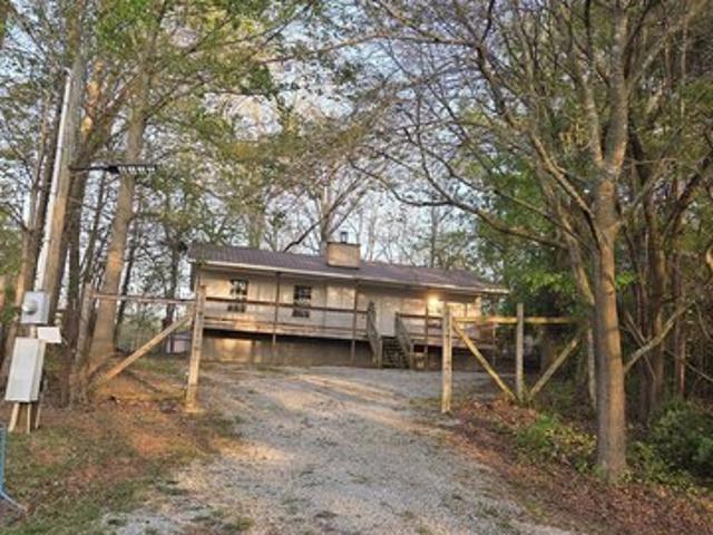 460 Gumlog Dr, Lavonia, GA 30553