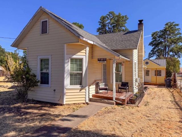 460 E Webb St, Montague, CA 96064