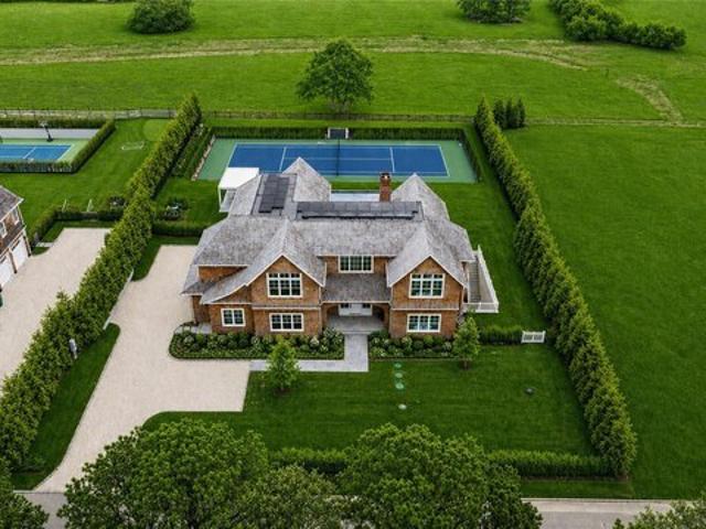 460 Edge of Woods Rd, Southampton, NY 11968