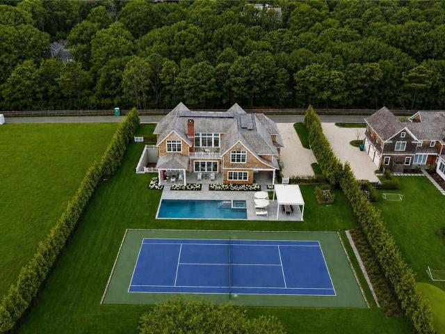460 Edge Of Woods Road