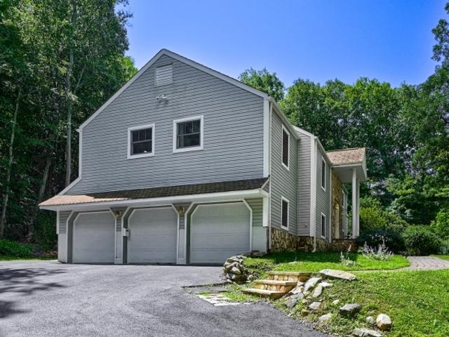 460 Laurel Ln