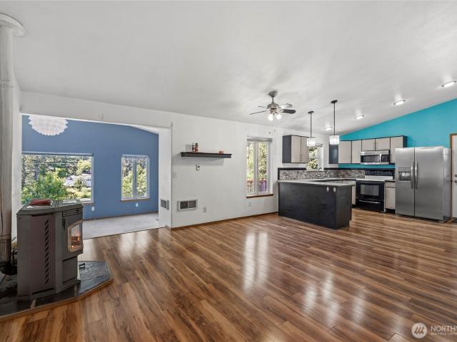 460 Lakeside Drive