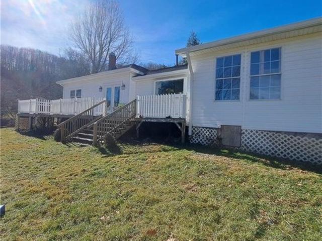 460 Little Elk Rd, Elk Park, NC 28622