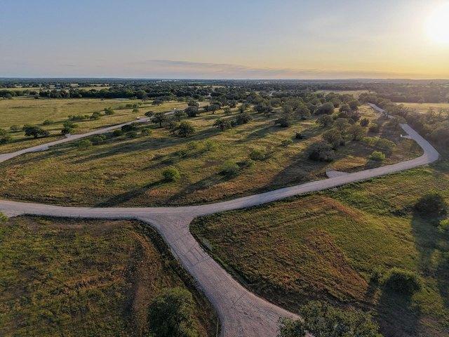 460 Main Loop Rd, Waelder, TX 78959
