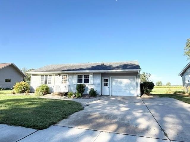 460 N Park Ave, Le Center, MN 56057