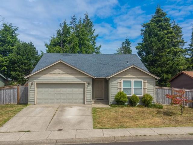 460 SW Wedge Dr, Waldport, OR 97394